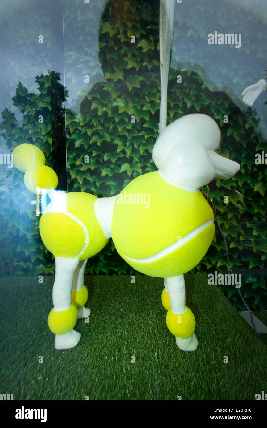 Wimbledon championships window display hi-res stock photography and ...