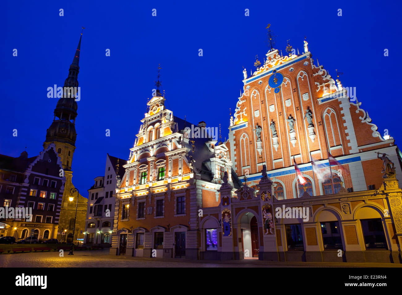 The beautiful House of the Blackheads and St. Peter's Curch in Riga ...