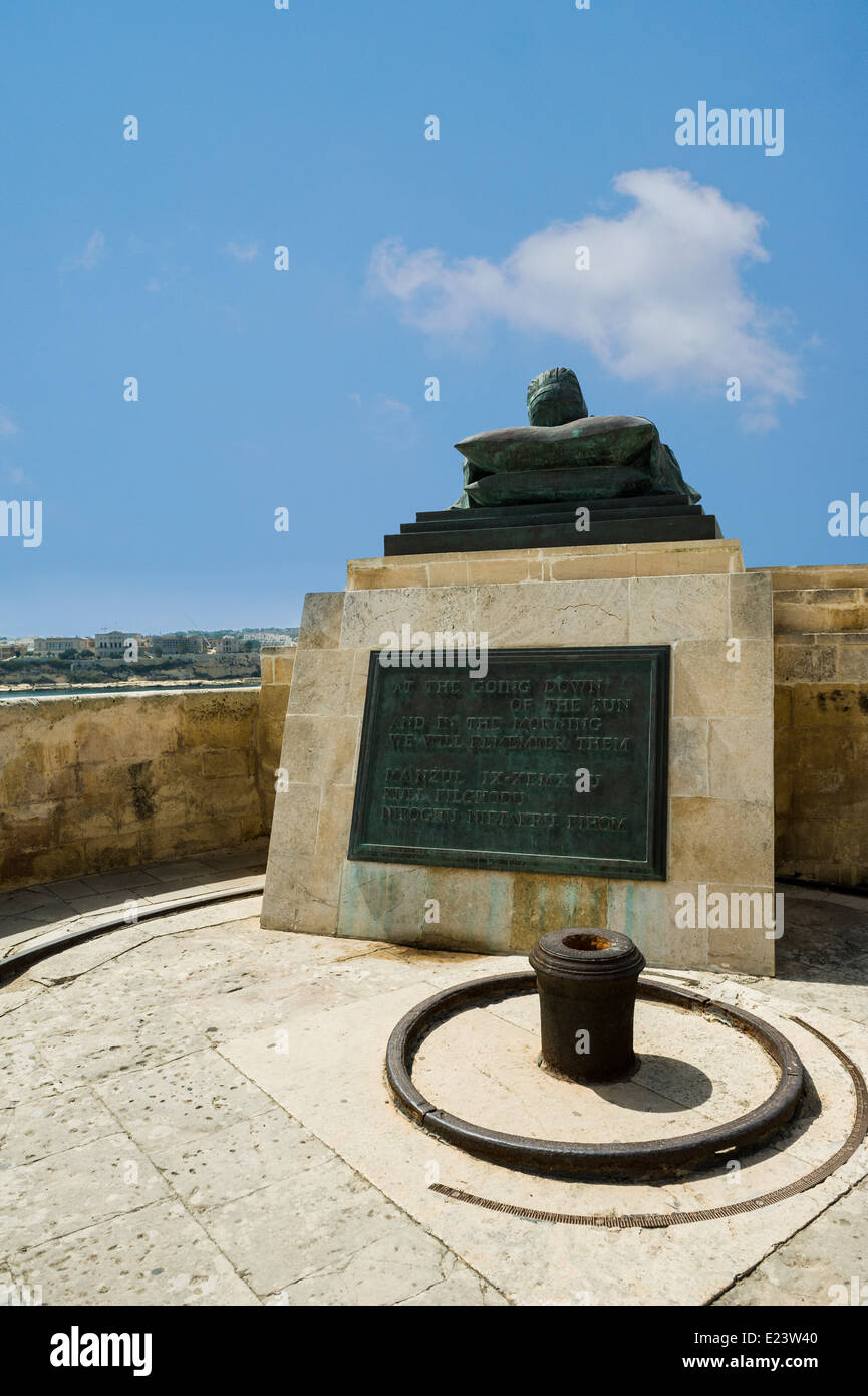 World war two memorial sculpture hi-res stock photography and images ...