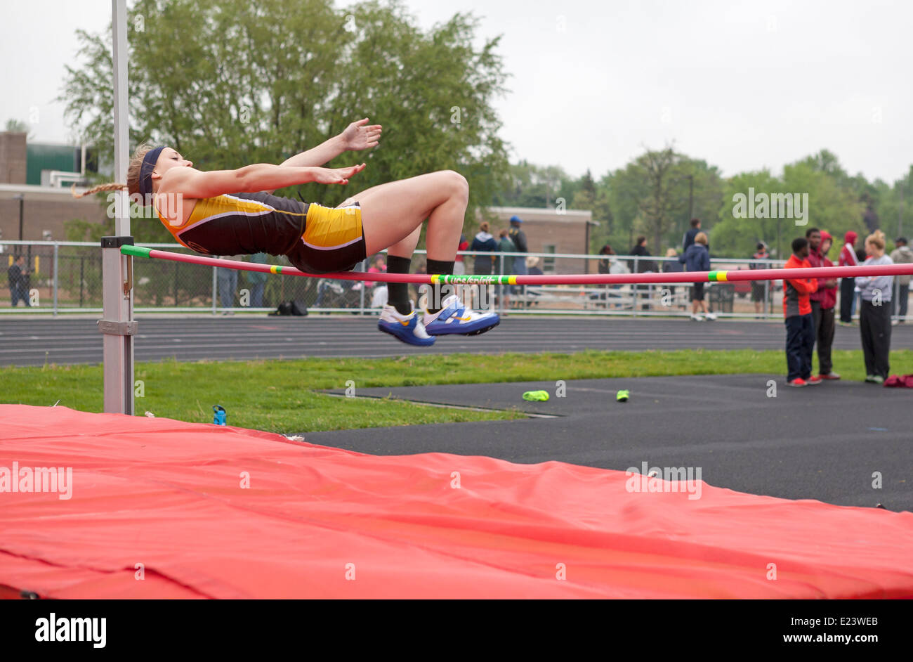 Female high jump hi-res stock photography and images - Alamy