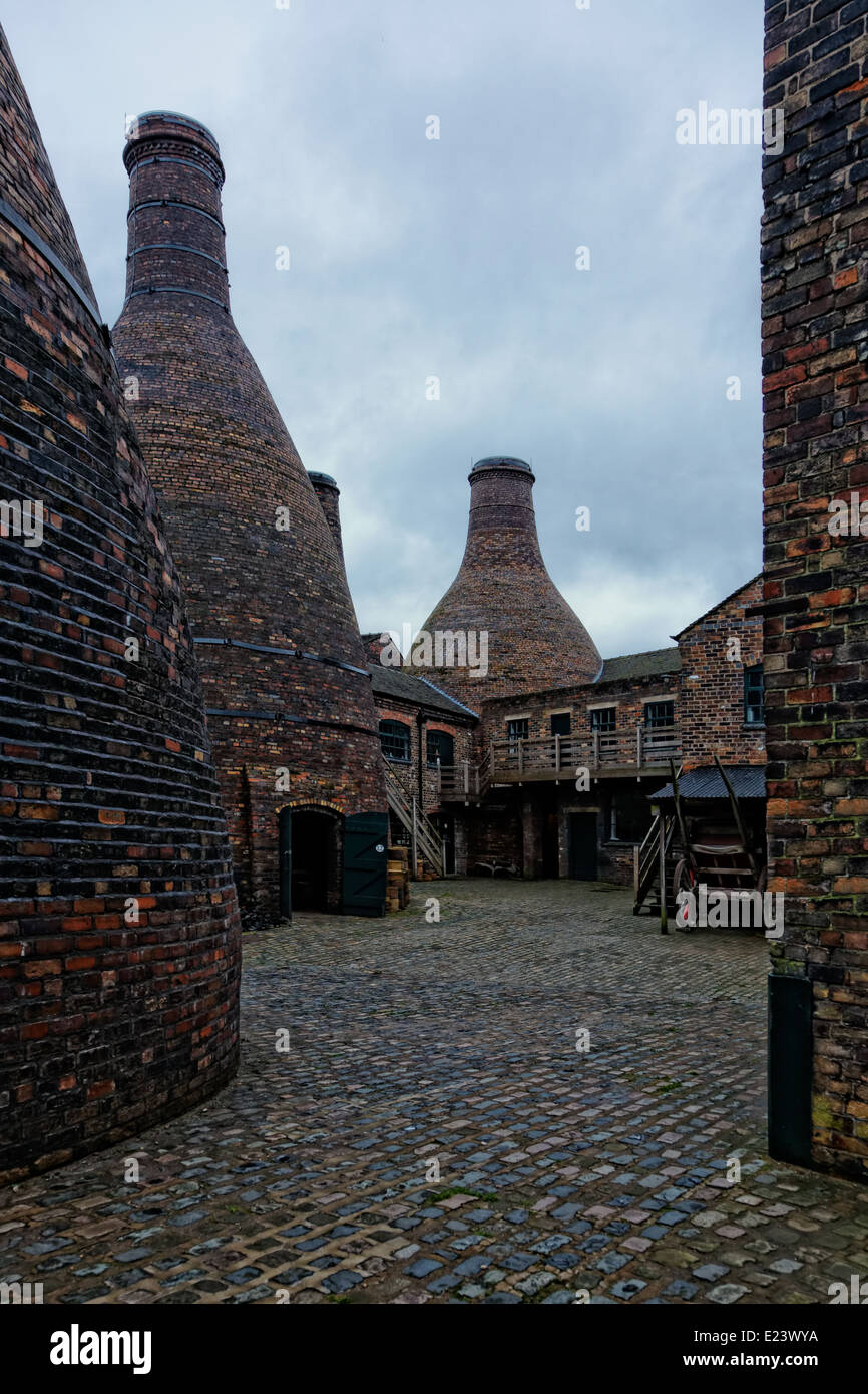 Listed Building Bottle Ovens in the Staffordshire Potteries - Gladstone ...