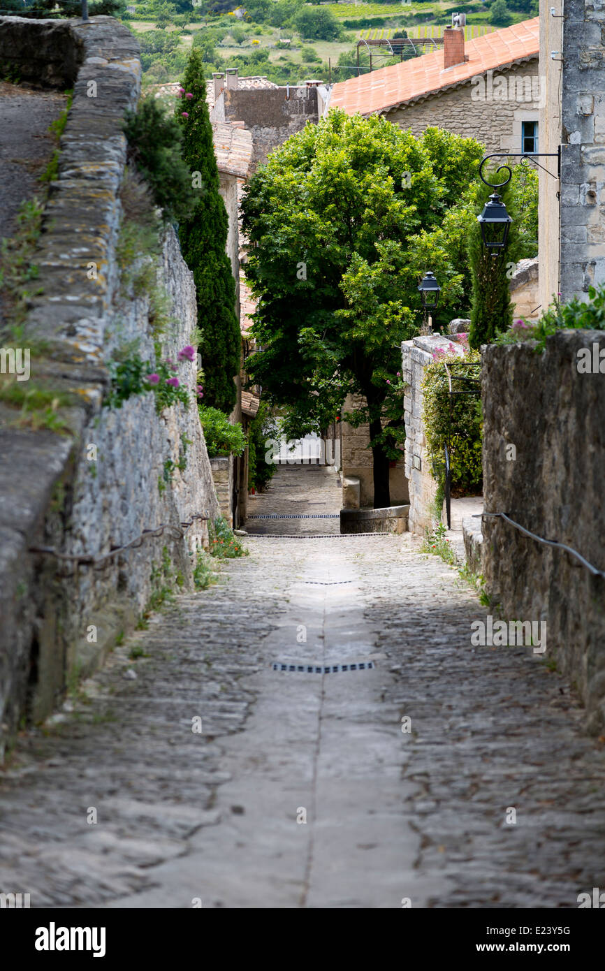 Typical Street View in Bonnieux, Provence, France Stock Photo - Alamy