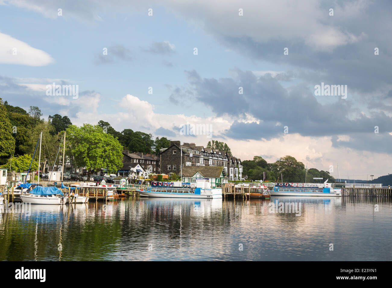 Boats moored at Ambleside Pier, Waterhead, Lake Windermere, Lake ...