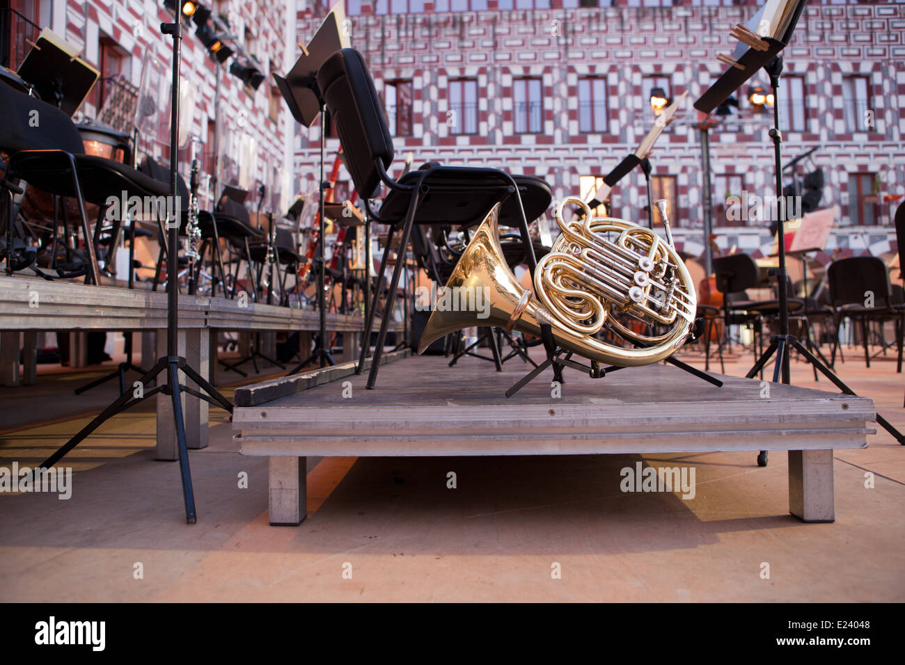 Classical music instruments hi-res stock photography and images - Alamy