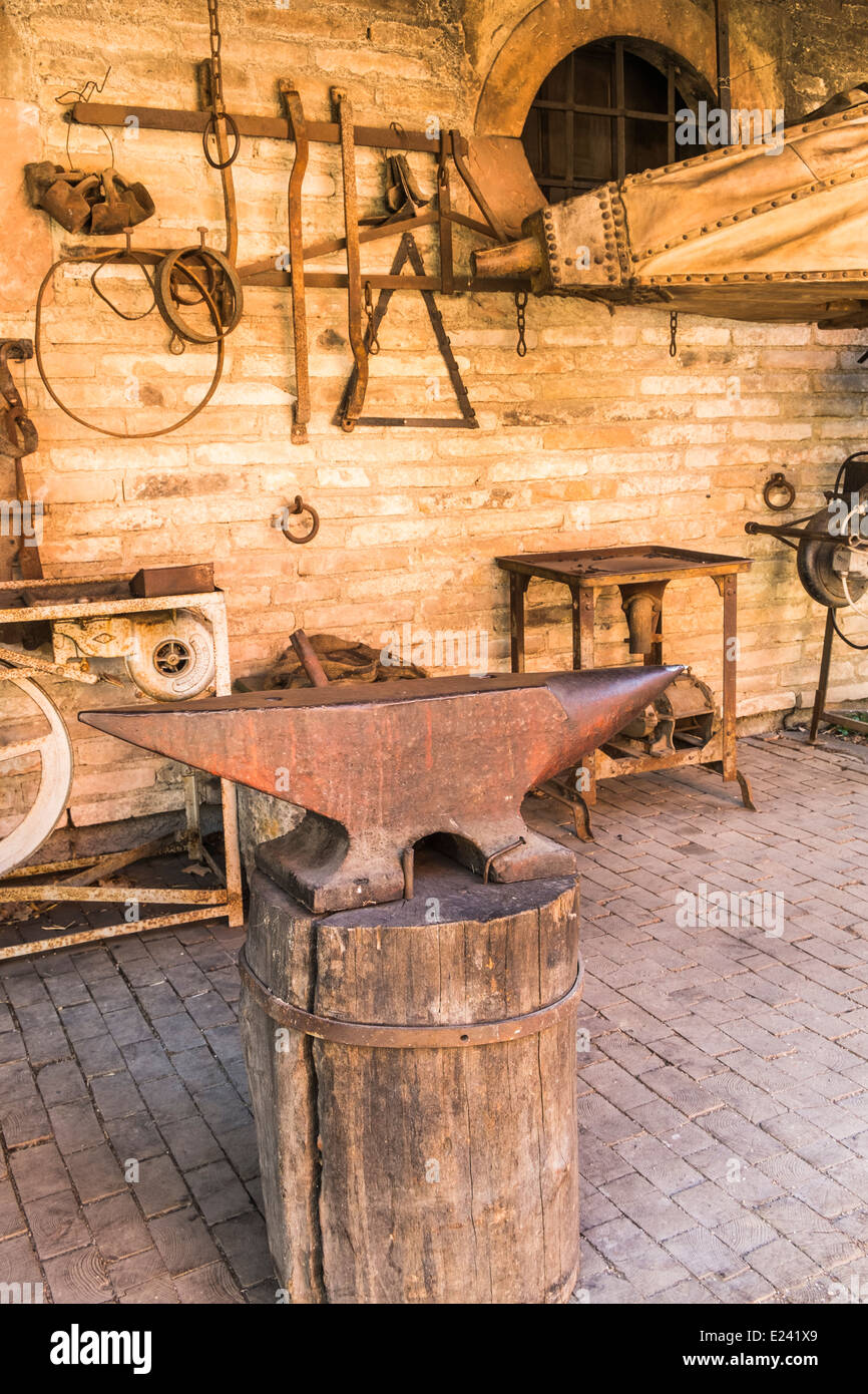 Old blacksmith workshop hi-res stock photography and images - Alamy