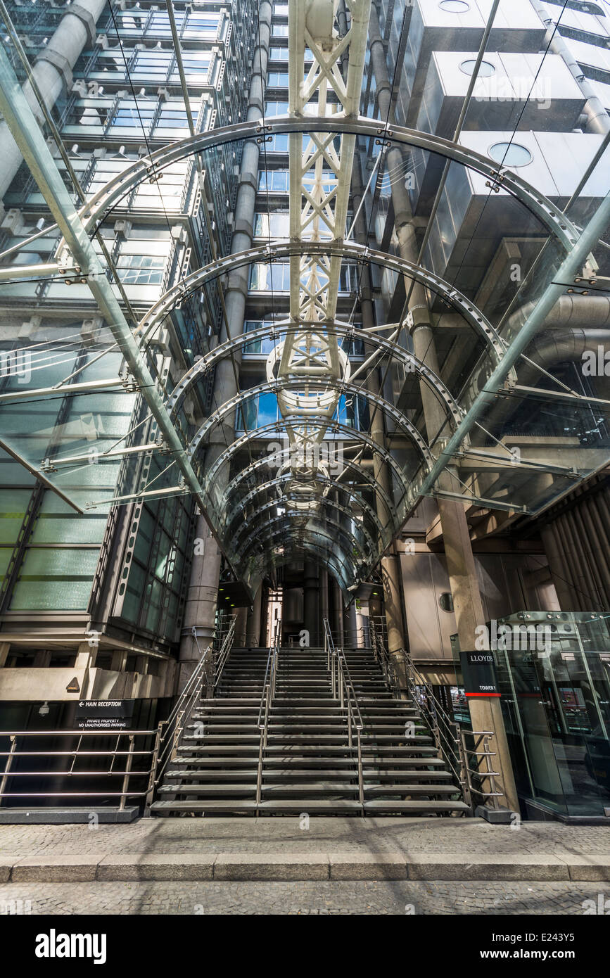 LONDON, UK - JUNE 08, 2014: View of entrance to Lloyd Building - home ...