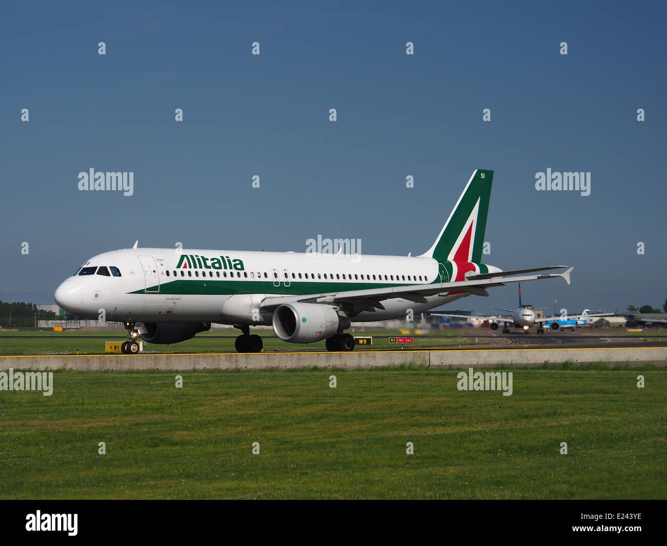 The Alitalia Airbus A320, registration EI-DSI, is taxiing at Schiphol ...