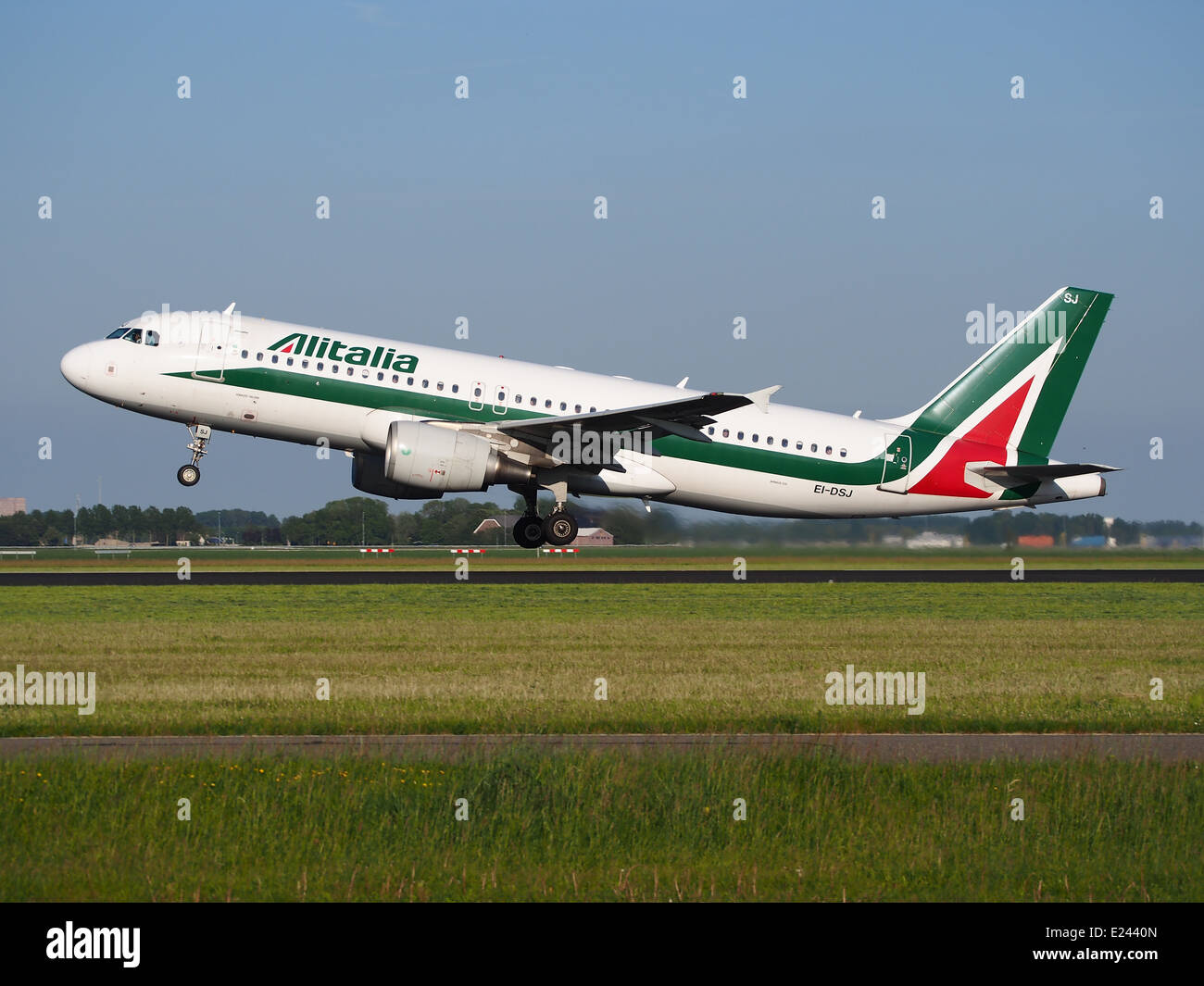 Airbus a320 takeoff from schiphol hi-res stock photography and images ...
