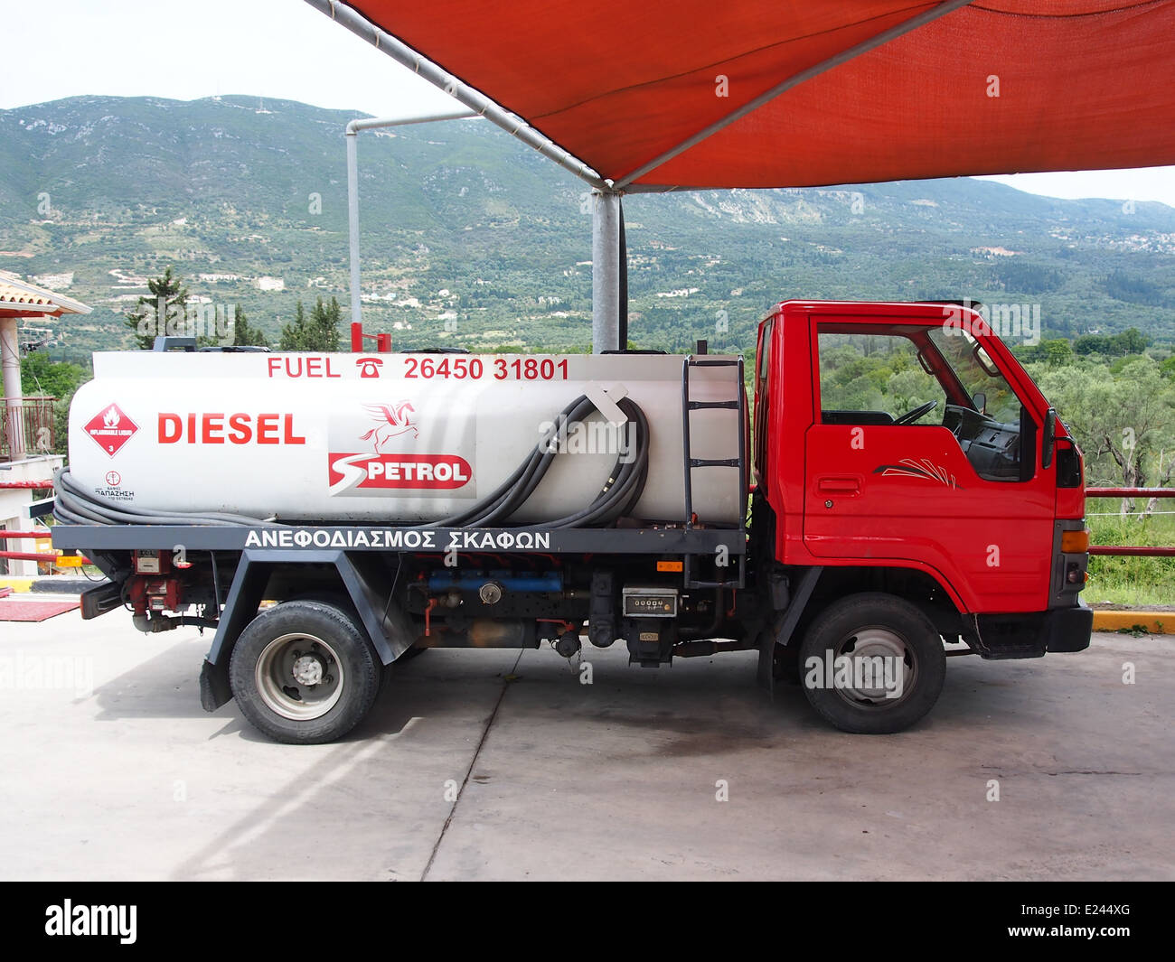 Fuel bowser toyota hi-res stock photography and images - Alamy