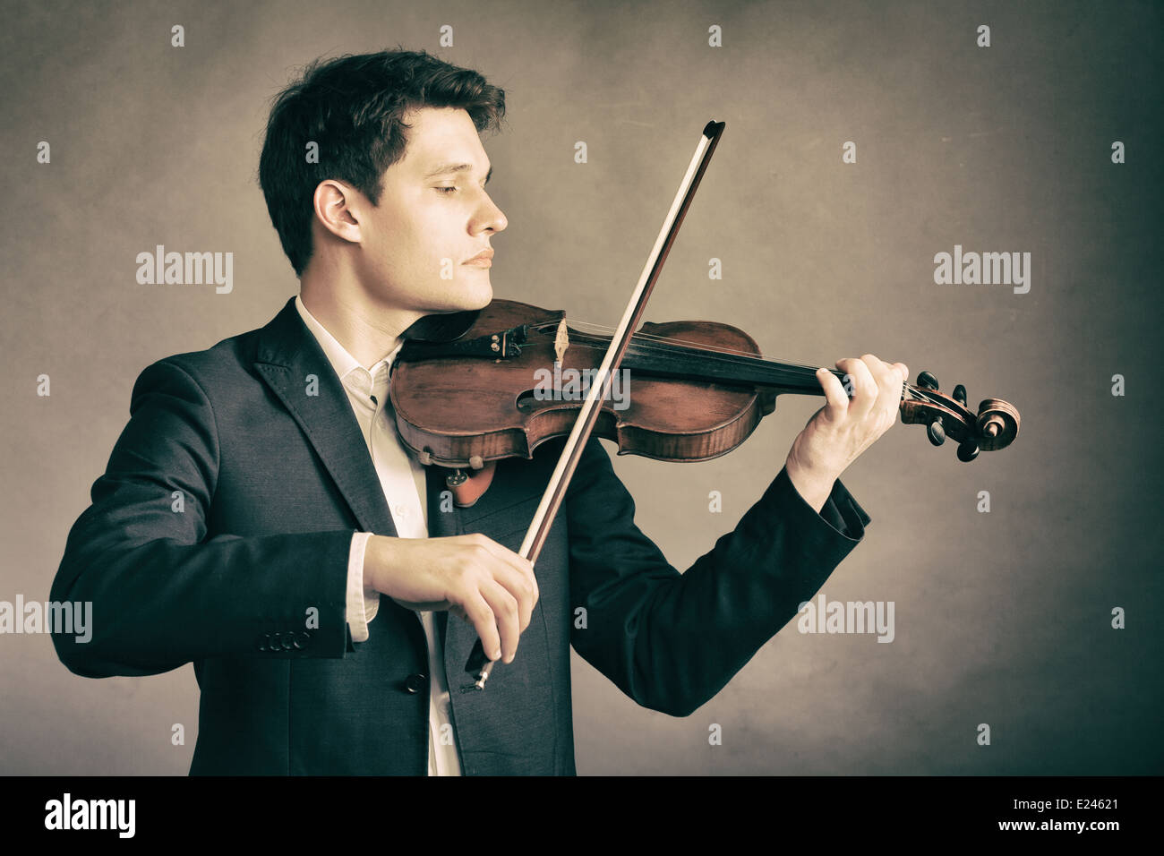 Man violinist playing violin. Classical music art Stock Photo - Alamy