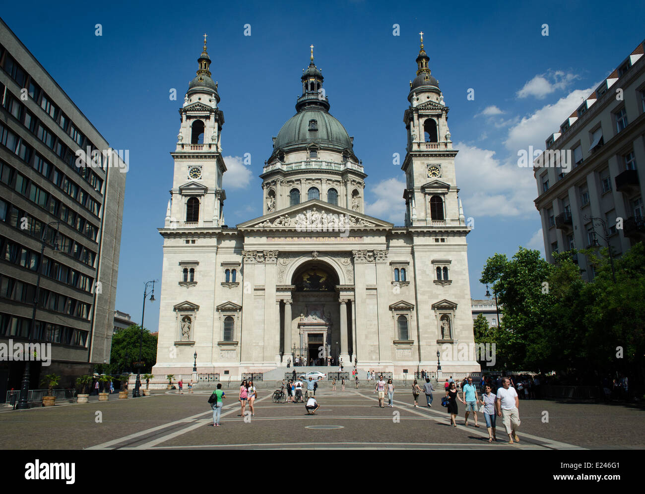 Saint stephens square budapest hi-res stock photography and images - Alamy