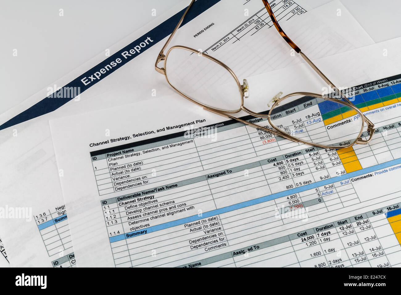 Finance glasses hi-res stock photography and images - Alamy
