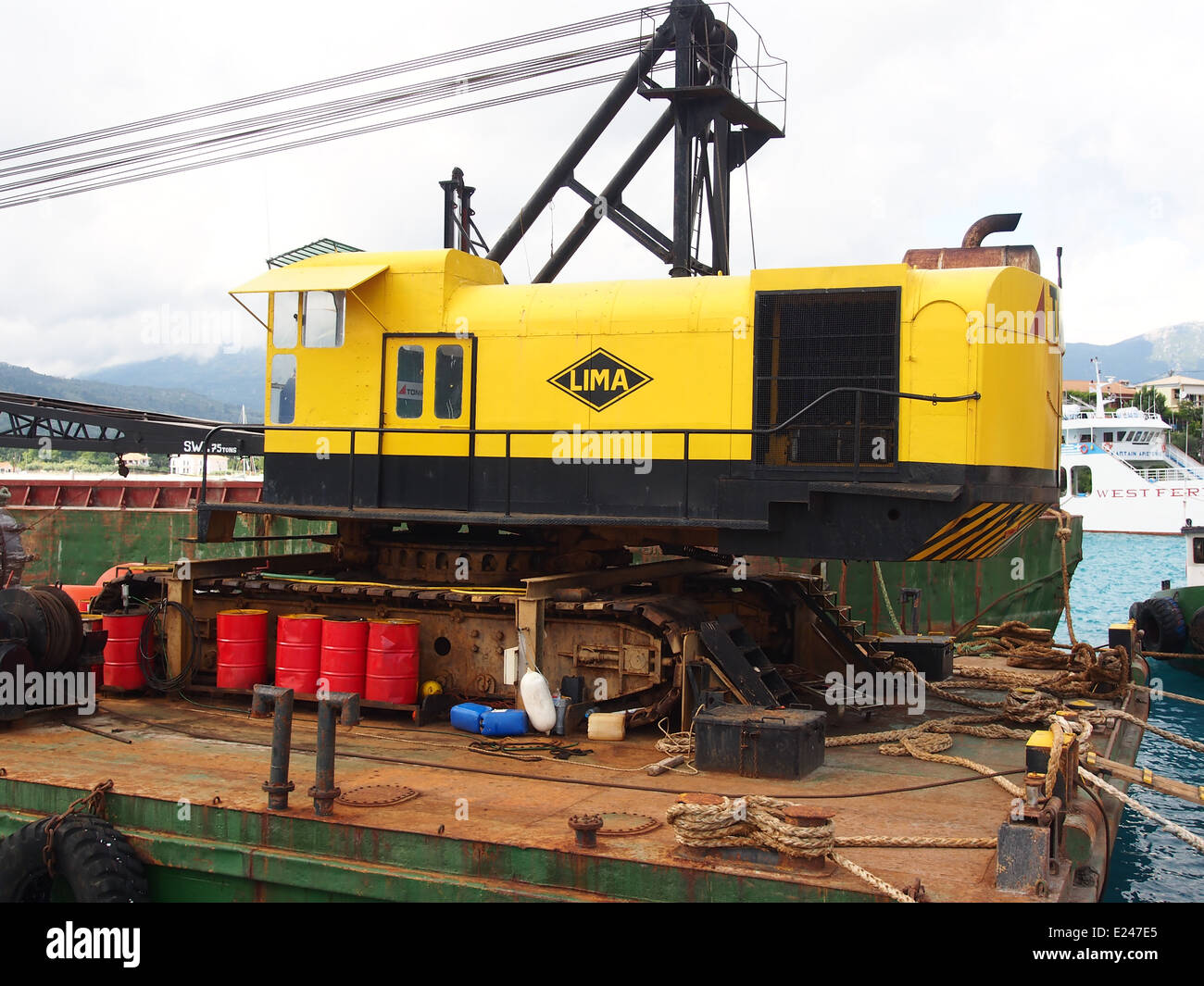 The Lima crane TOMH is mounted on a pontoon, used for heavy lifting ...