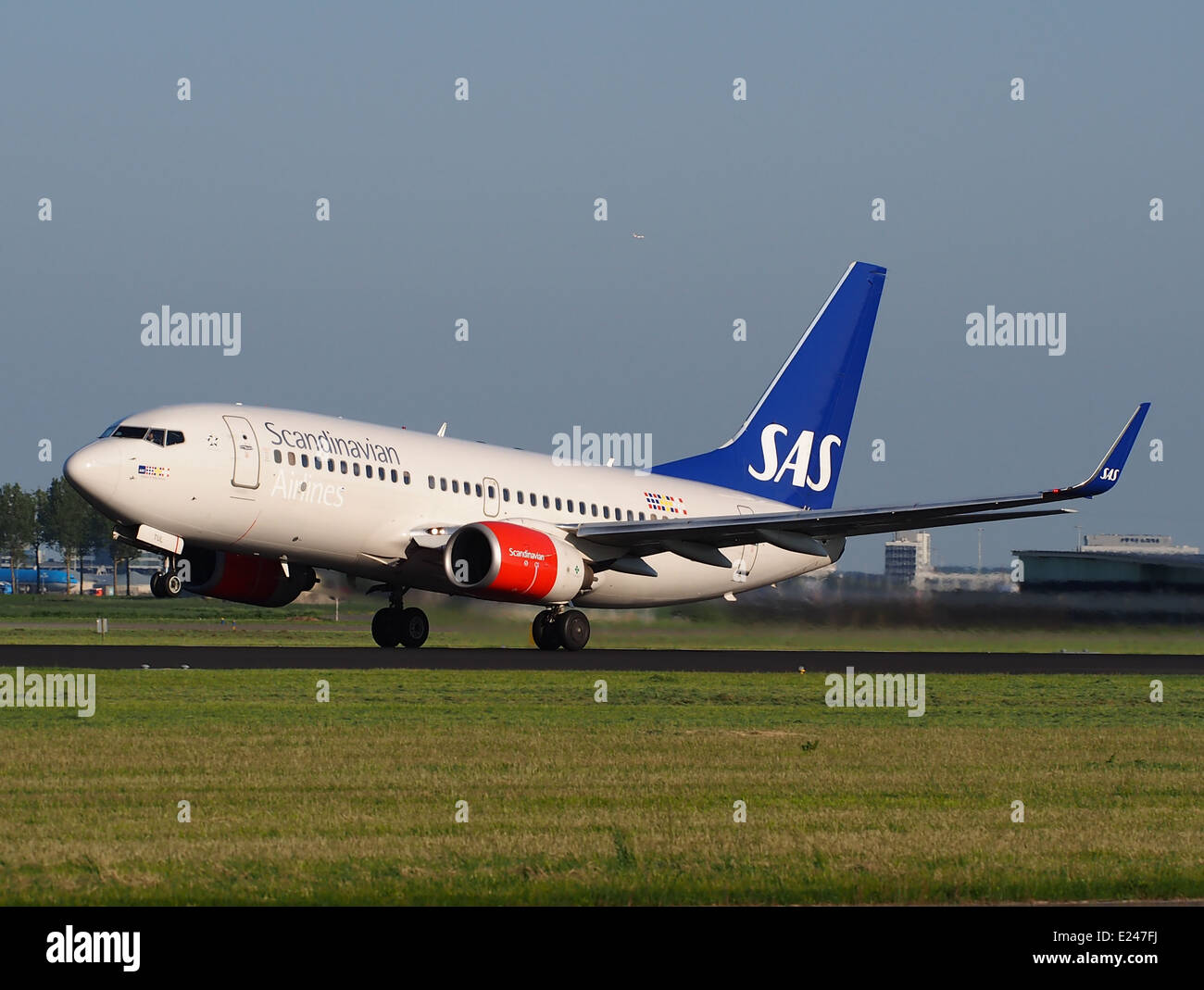 Ln tul sas scandinavian airlines boeing 737 705 hi-res stock ...