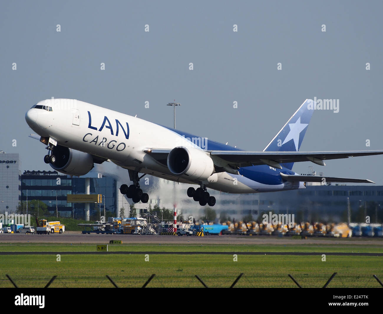 Cargo boeing 777f hi-res stock photography and images - Alamy