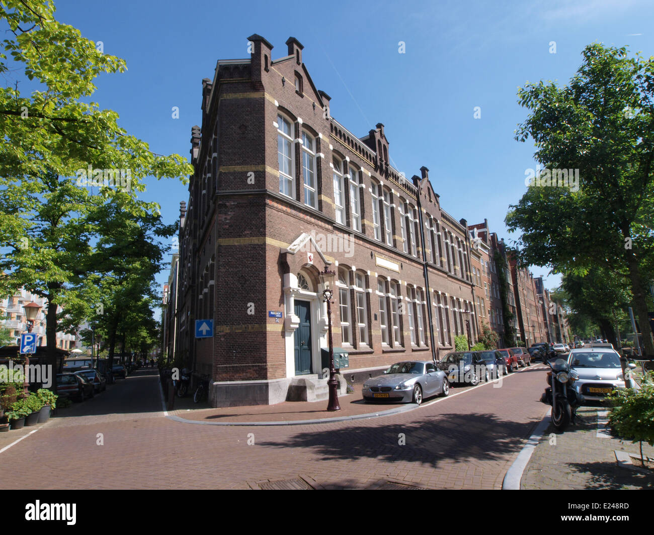 A street view of the intersection of Palmgracht and Lijnbaansgracht in ...