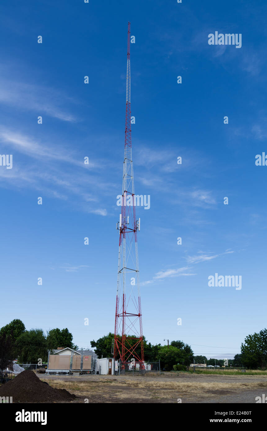 Radio transmission tower hi-res stock photography and images - Alamy