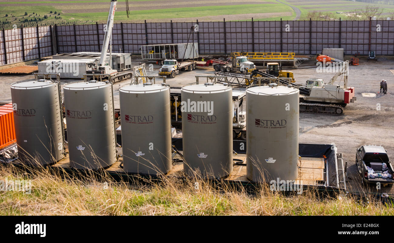 Crane tank hi-res stock photography and images - Alamy