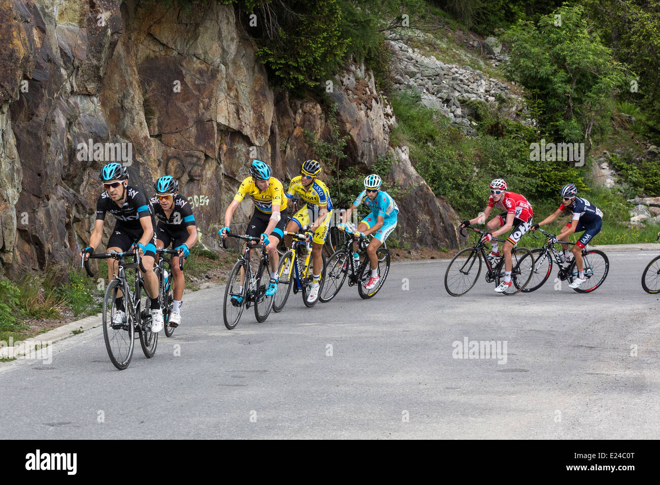 Chris Froome followed closely by Alberto Contador in the Critiérium du ...