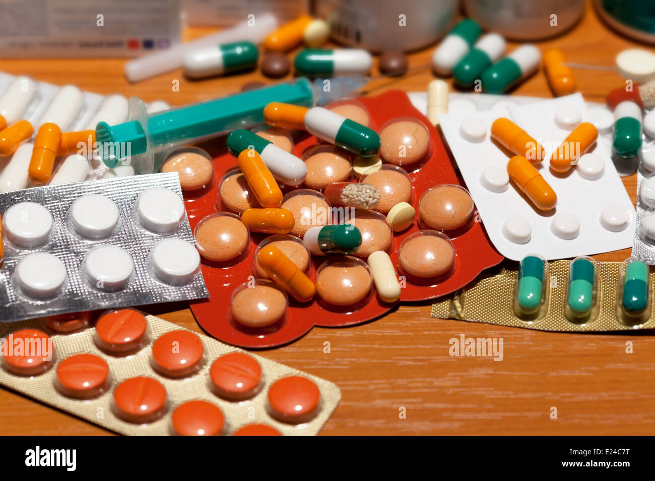 Pills and capsules on a table. Vitamins, drugs, abuse Stock Photo - Alamy