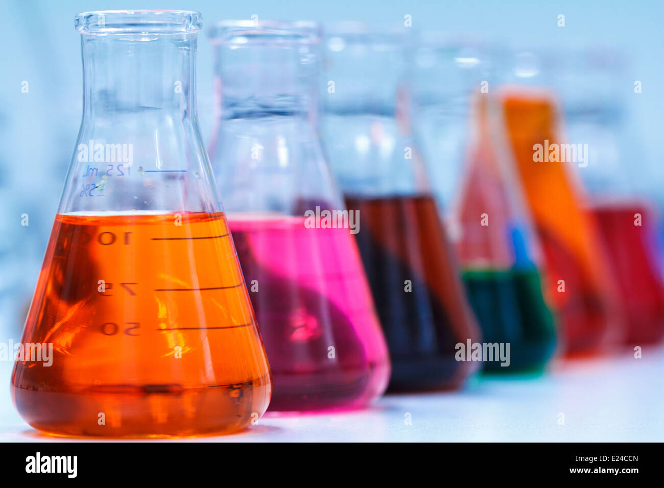 Laboratory glassware hi-res stock photography and images - Alamy