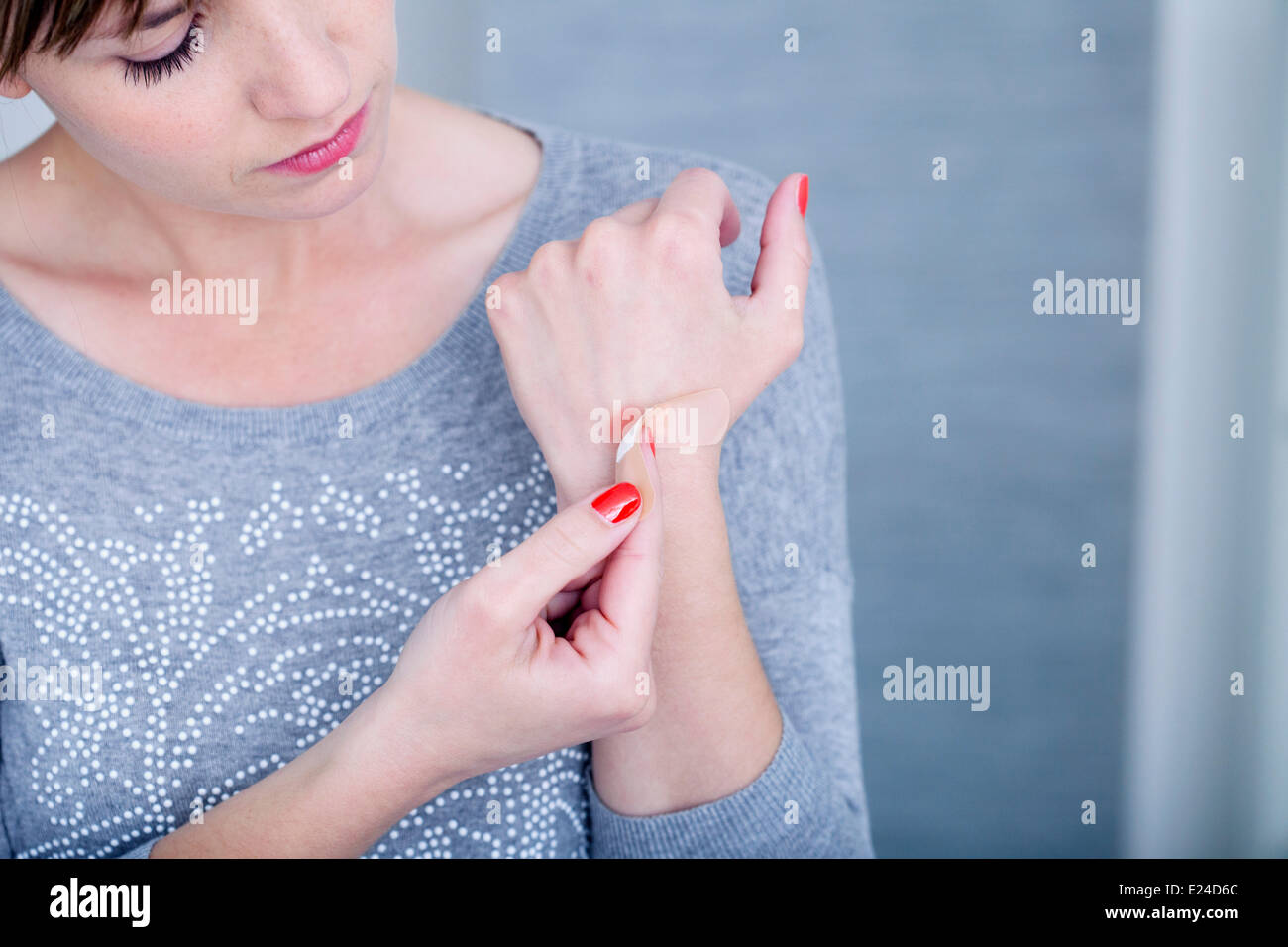 Wound care, woman Stock Photo - Alamy