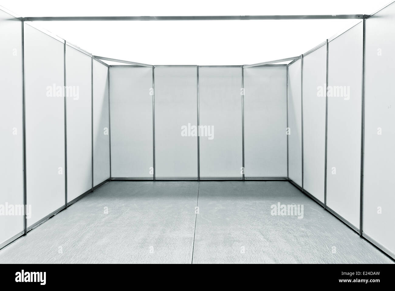 Empty exhibition stand hi-res stock photography and images - Alamy