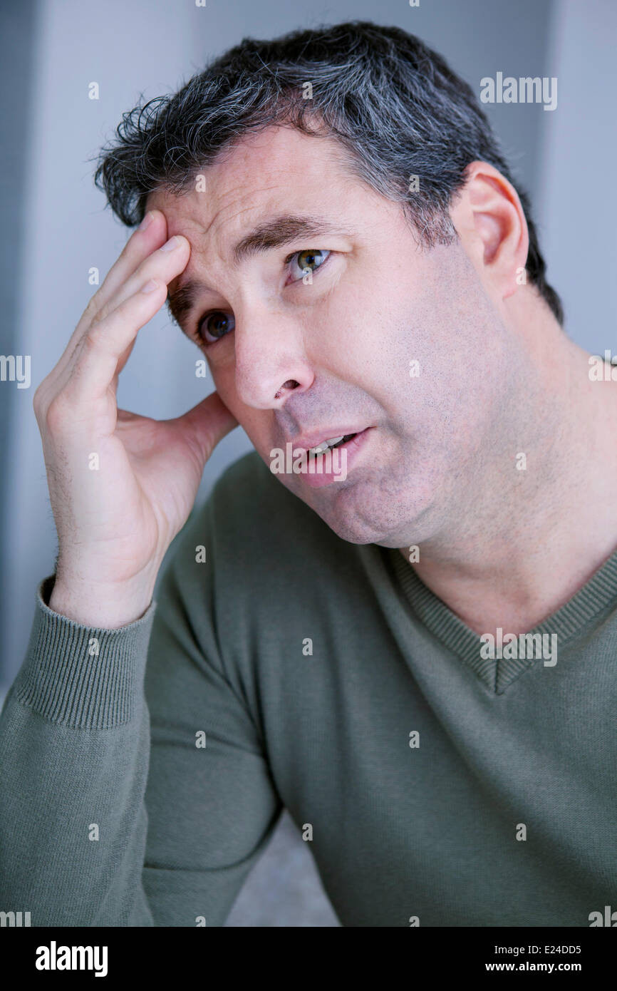 Dejected man hi-res stock photography and images - Alamy