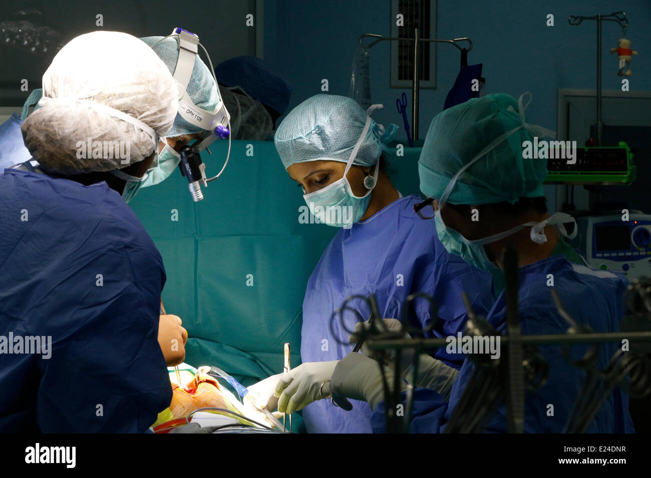 Surgery in africa Stock Photo - Alamy