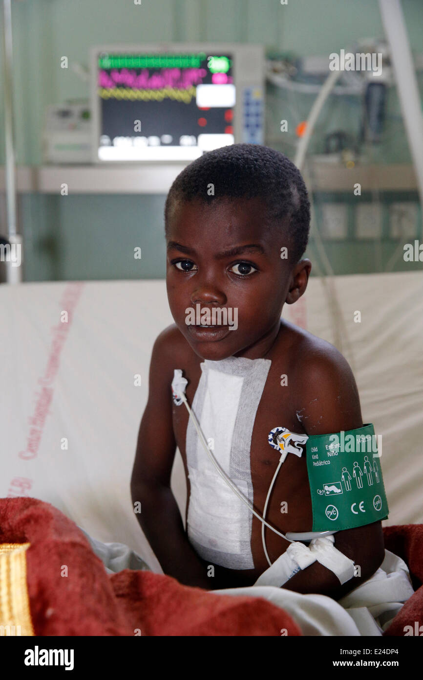 Childrens hospital africa hi-res stock photography and images - Alamy