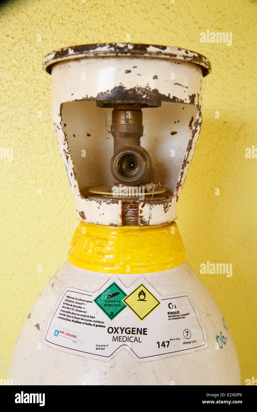 Oxygen bottle hi-res stock photography and images - Alamy