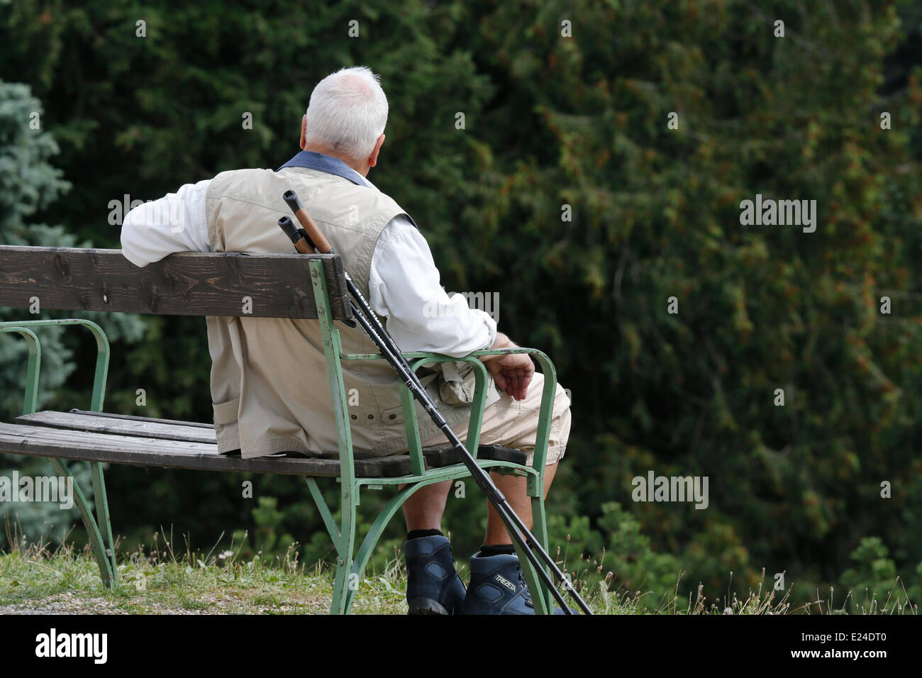 Old men sitting on benches hi-res stock photography and images - Alamy