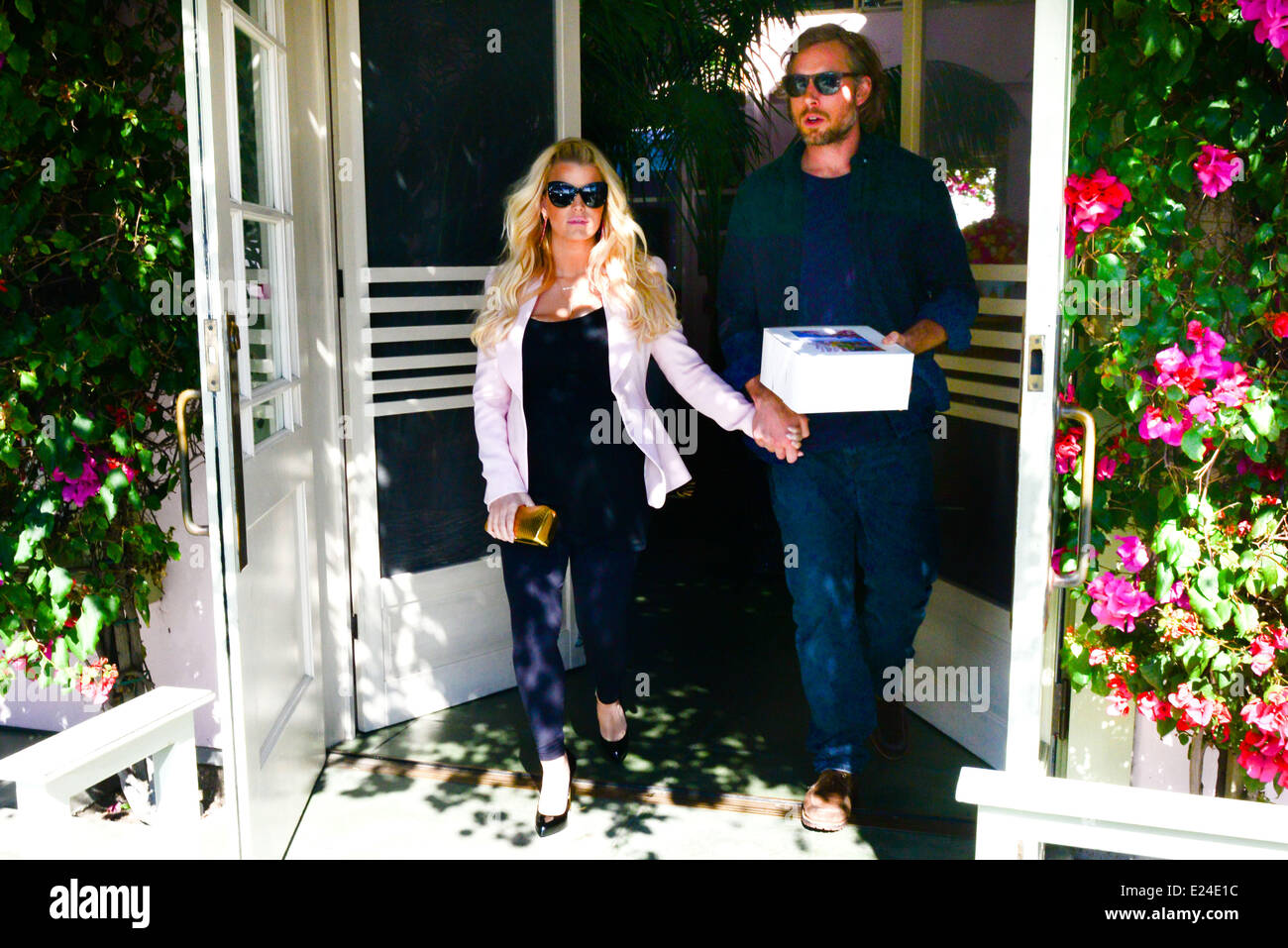 Jessica Simpson and Eric Johnson leaving a restaurant hand in hand ...