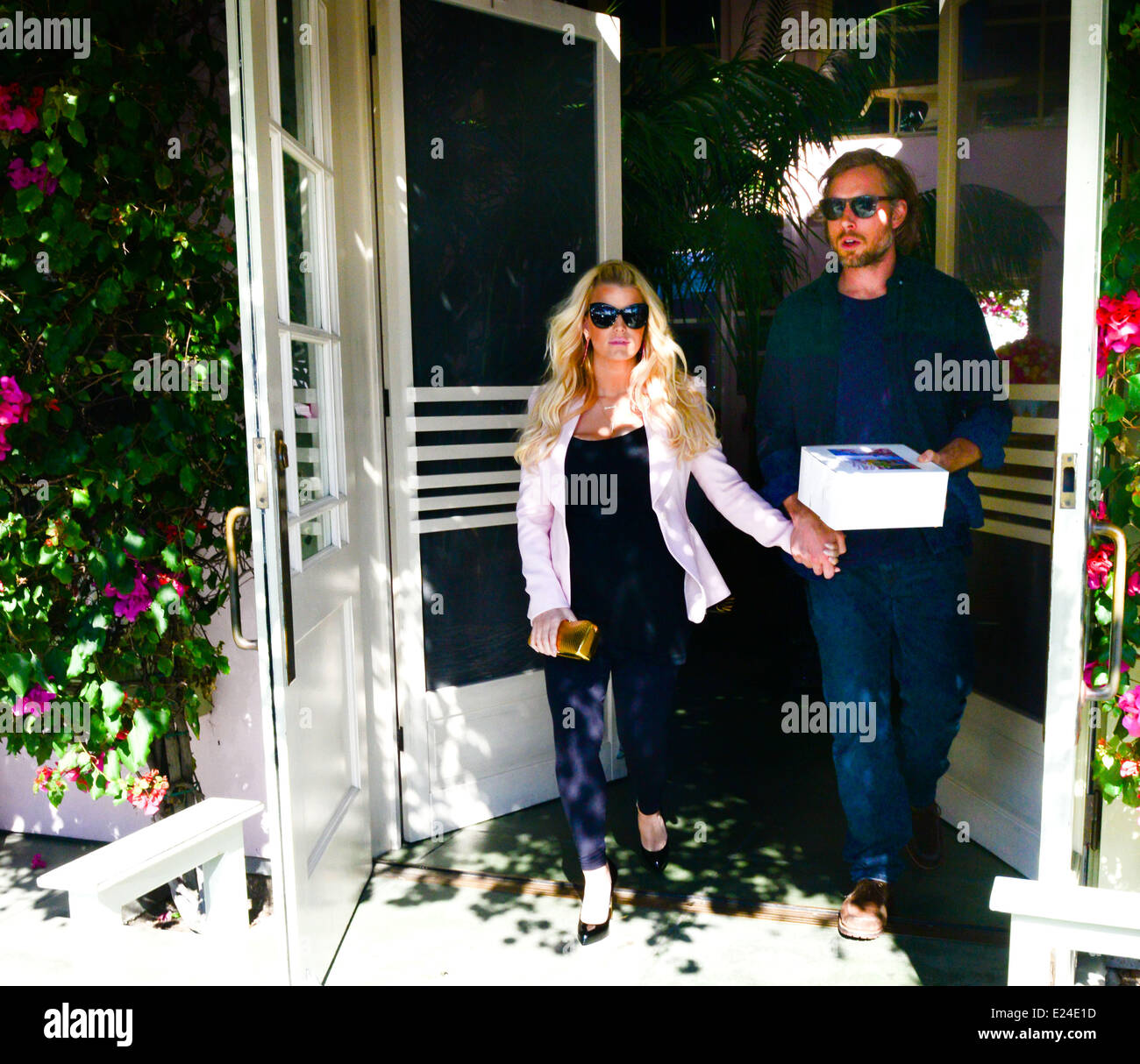 Jessica Simpson and Eric Johnson leaving a restaurant hand in hand ...