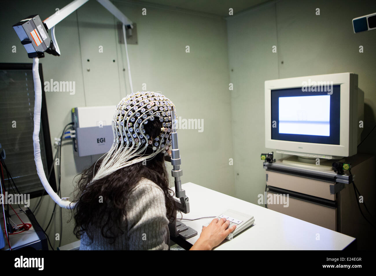 Eeg brain screen hi-res stock photography and images - Alamy