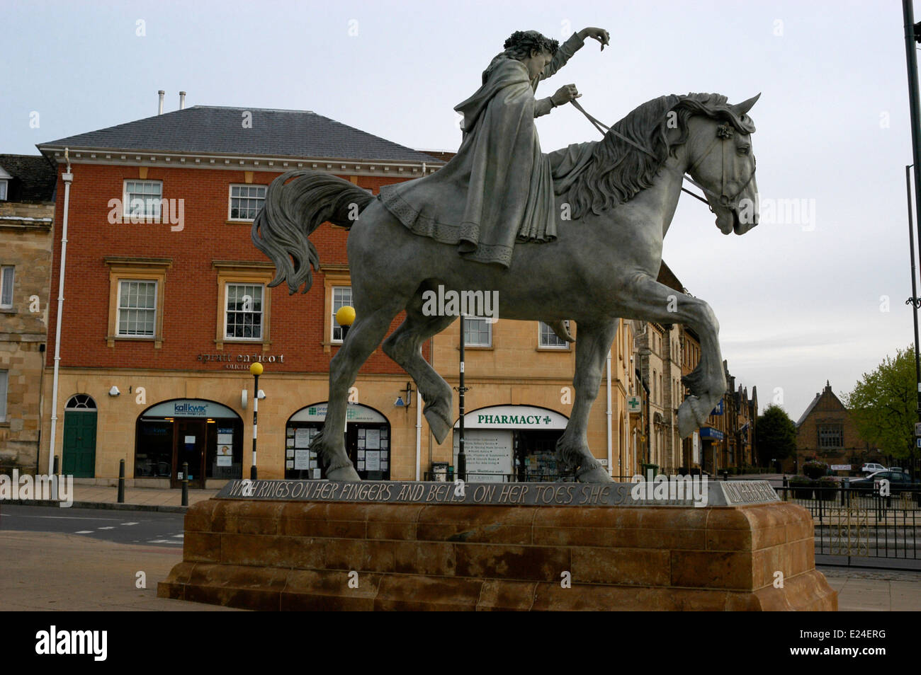 Statue of the 'Fine Lady upon a White Horse' at Banbury Cross in ...