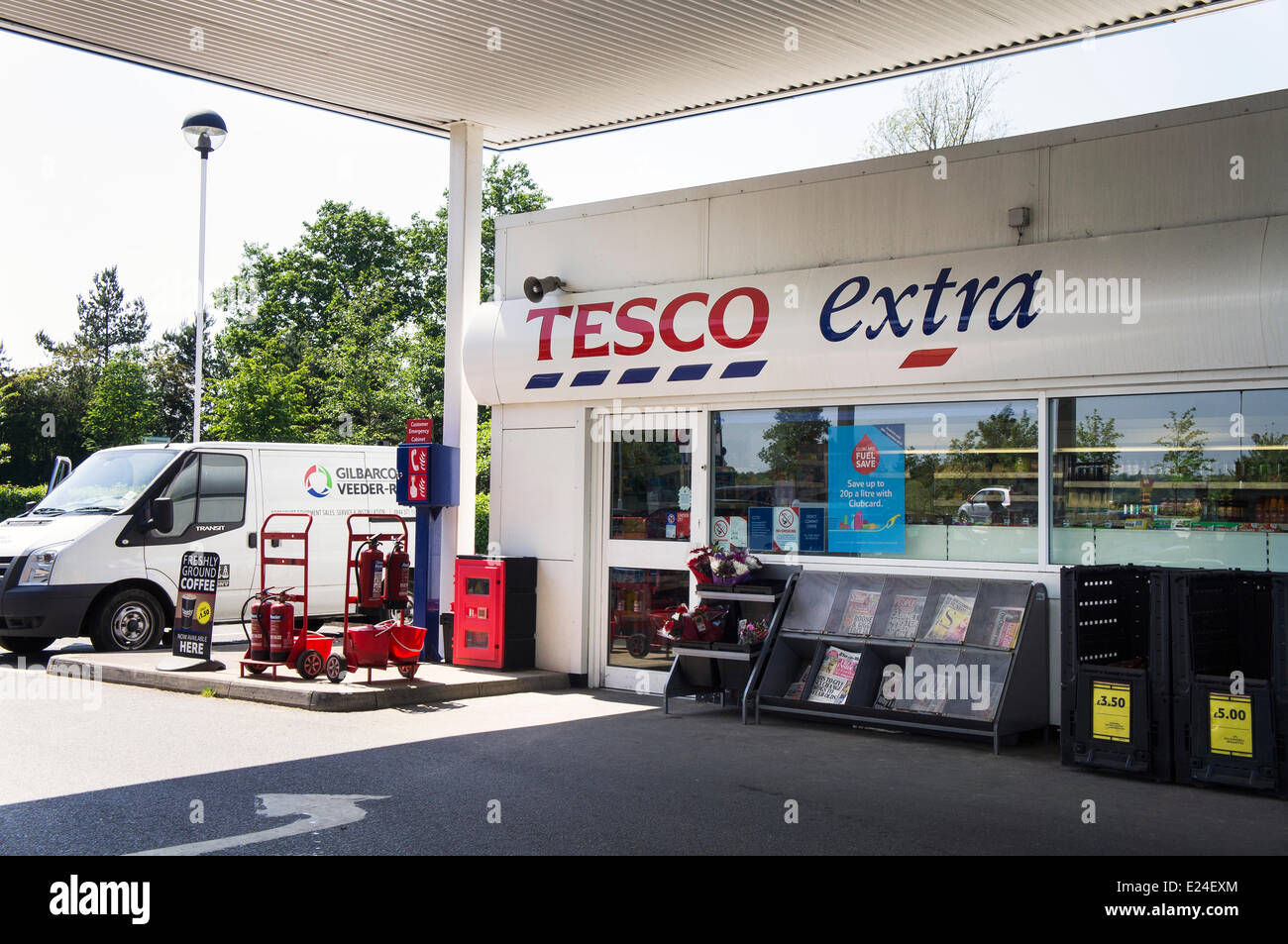 Tesco extra logo hi-res stock photography and images - Alamy