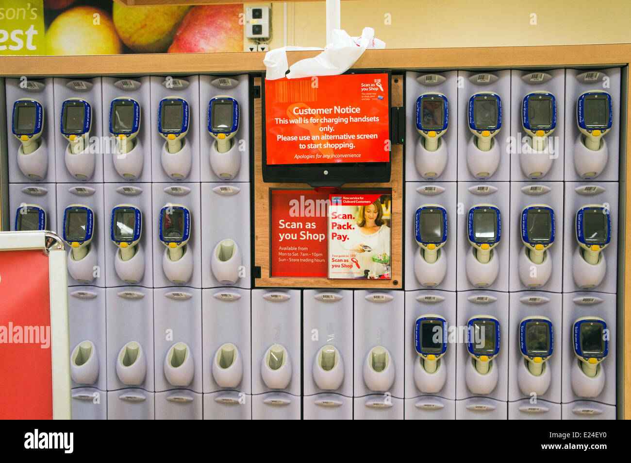 Tesco scan as you shop hi-res stock photography and images - Alamy