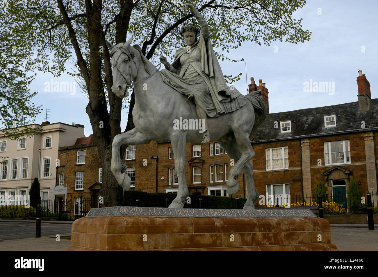 Statue of the 'Fine Lady upon a White Horse' at Banbury Cross in ...