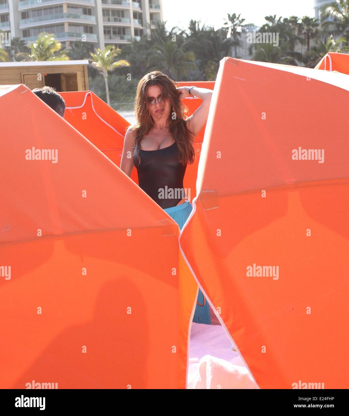 Sofia Vergara and Nick Loeb spending som time on the beach. Miami ...