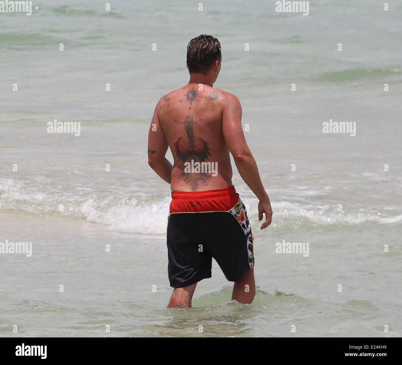 Duncan James and Lee Ryan enjoy the beach while on holiday in Miami ...