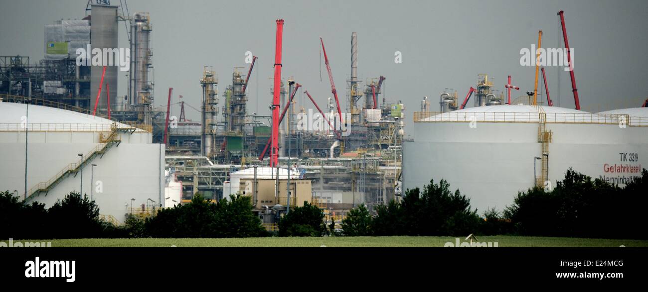 Cranes on the premises of the crude oil refinery of the French ...