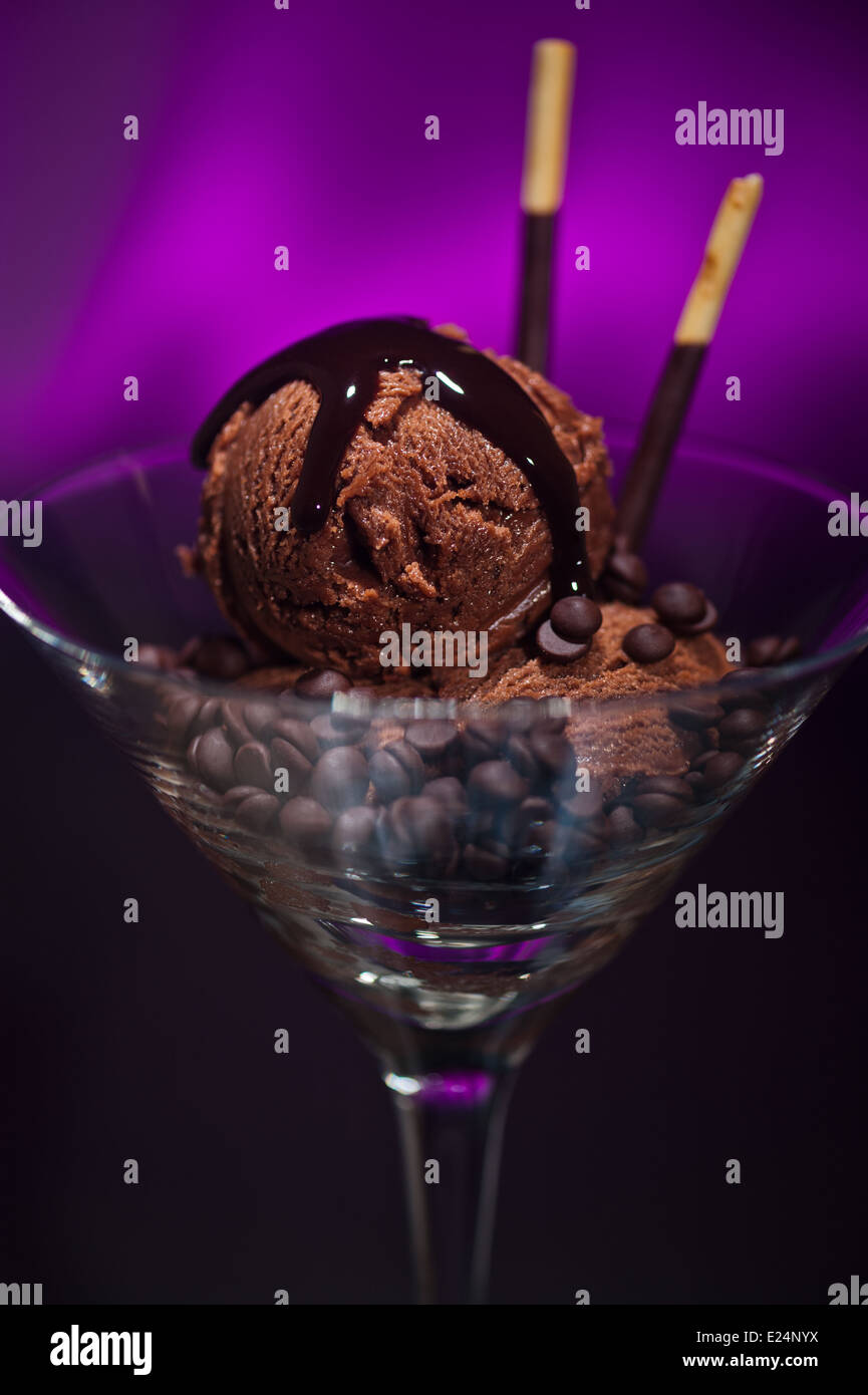 Vanilla ice cream in martini hi-res stock photography and images - Alamy