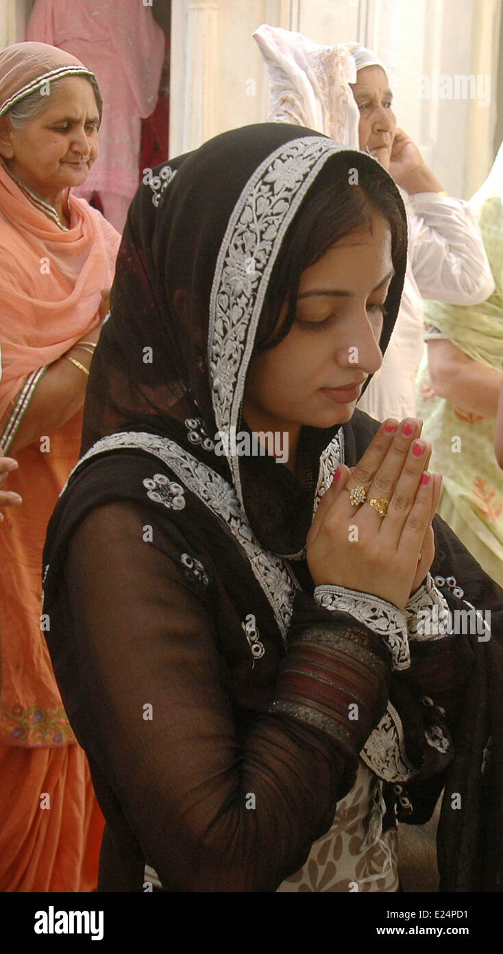 Lahore, Pakistan. 16th June, 2014. A female Indian Sikh devotee prays ...