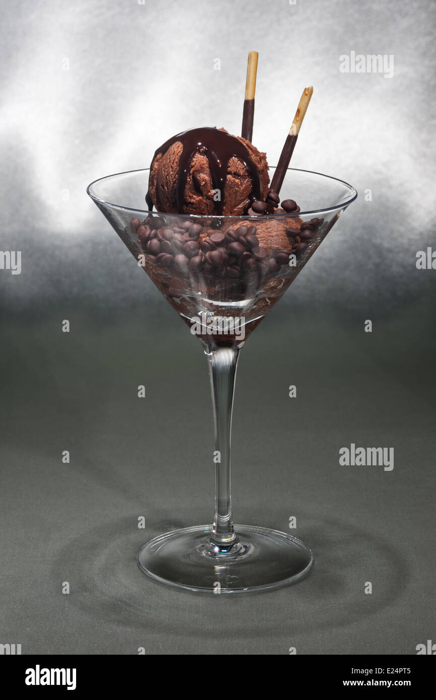 Vanilla ice cream in martini hi-res stock photography and images - Alamy
