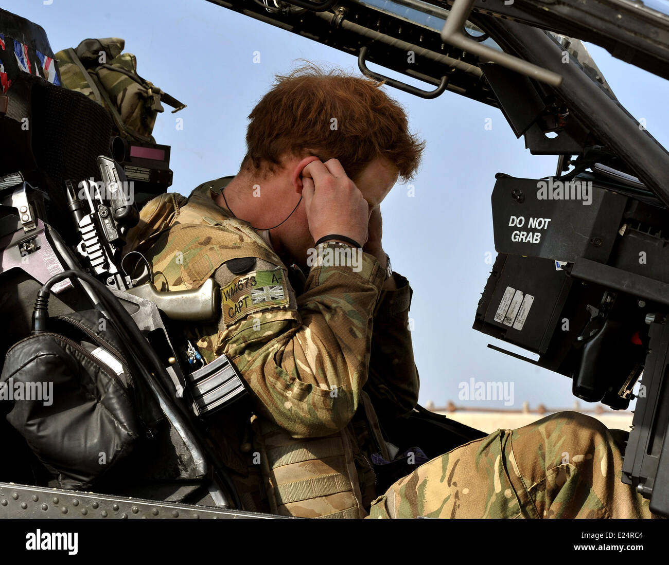 British army gunner helicopter hi-res stock photography and images - Alamy