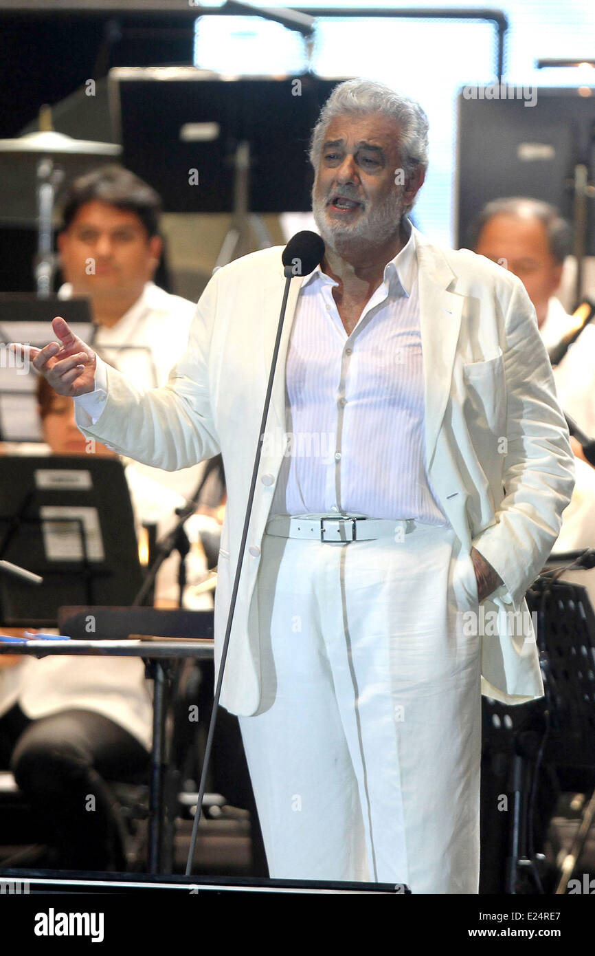 Placido domingo singer hi-res stock photography and images - Alamy