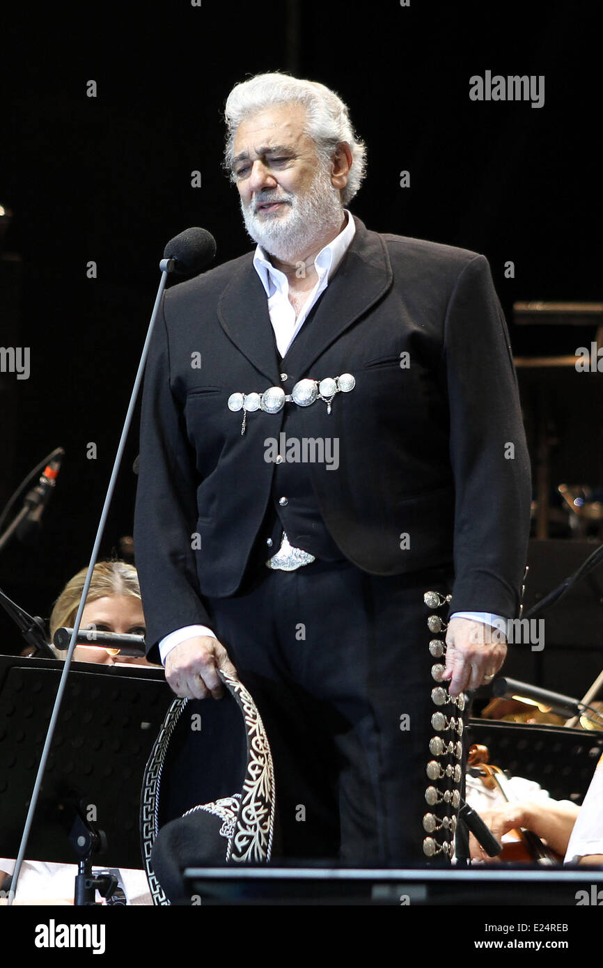 Placido domingo singer hi-res stock photography and images - Alamy