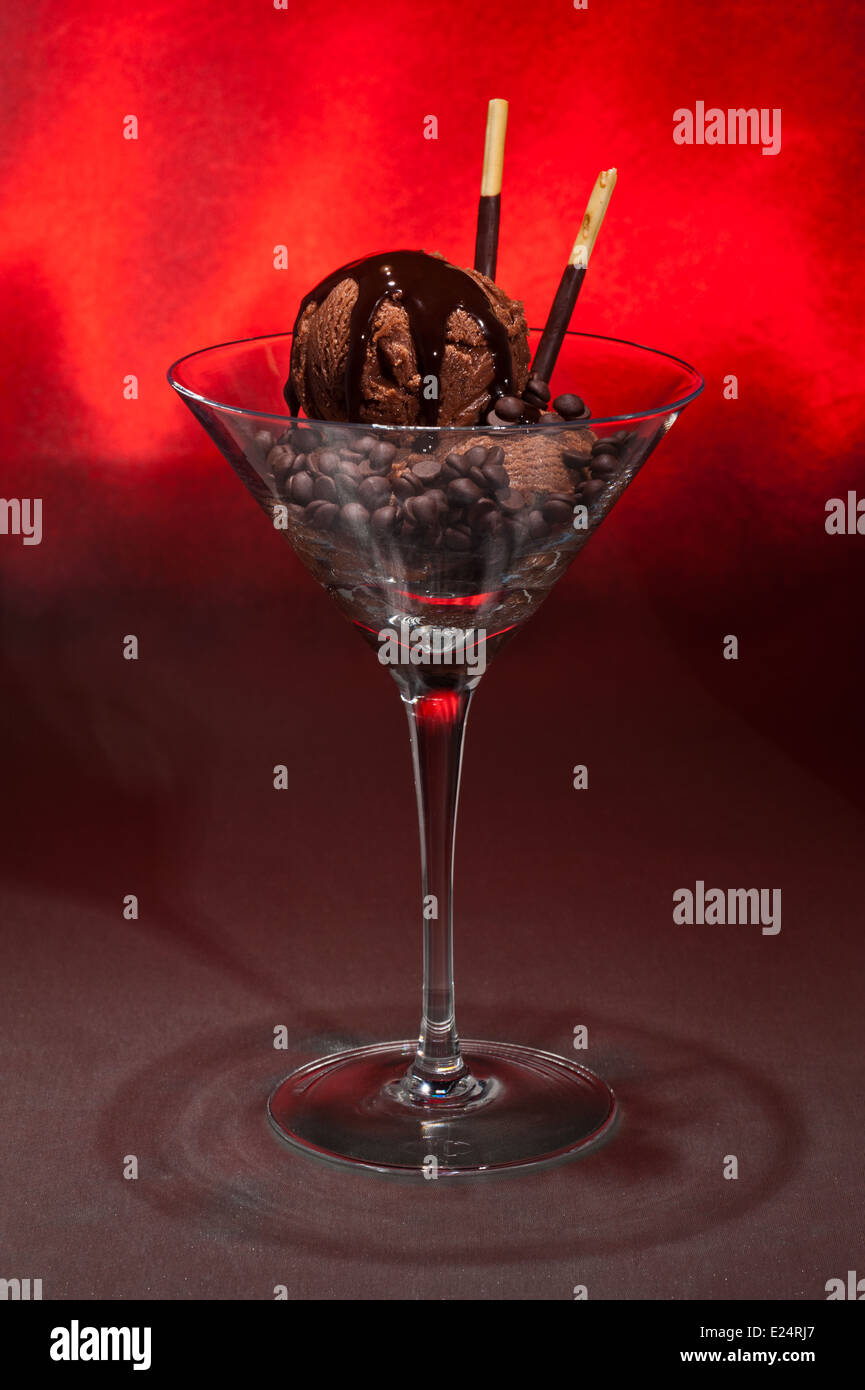 Vanilla ice cream in martini hi-res stock photography and images - Alamy