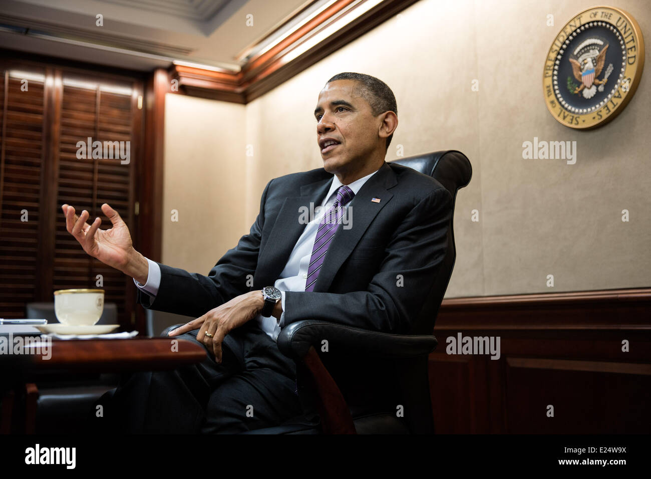 Situation room meeting hi-res stock photography and images - Alamy